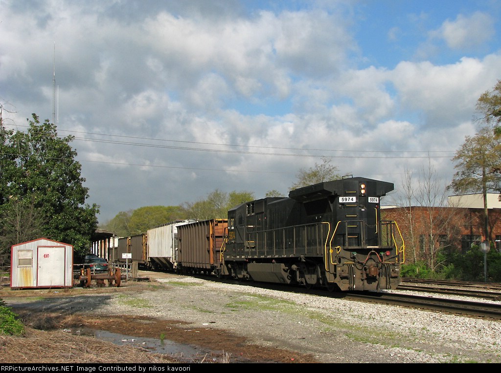 CSX Y111 departing the depot to set out some cars